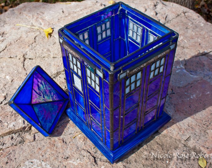 TARDIS Stained Glass Lamp - Etsy
