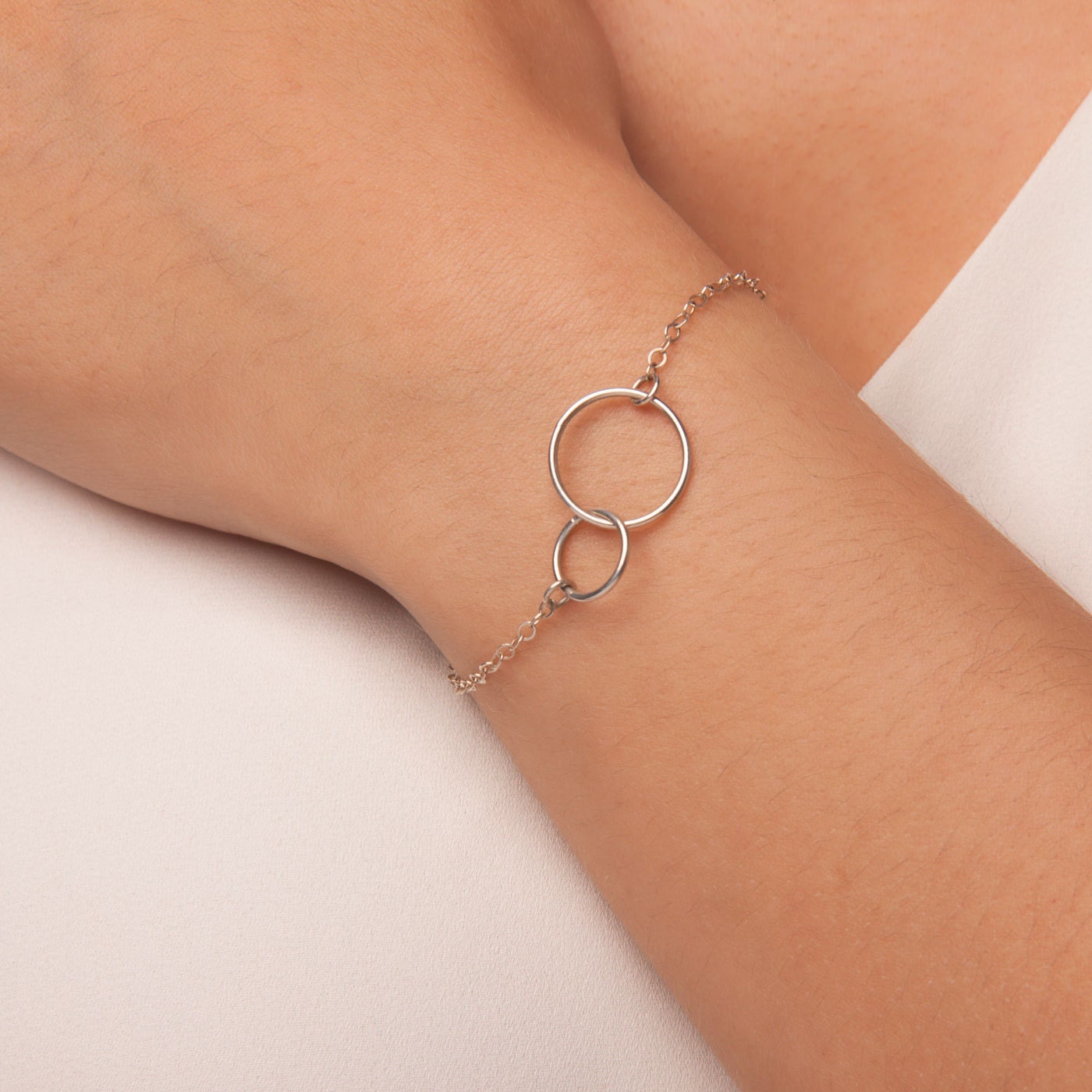 Interlocking Circles Bracelet Gold or Silver Intertwined - Etsy