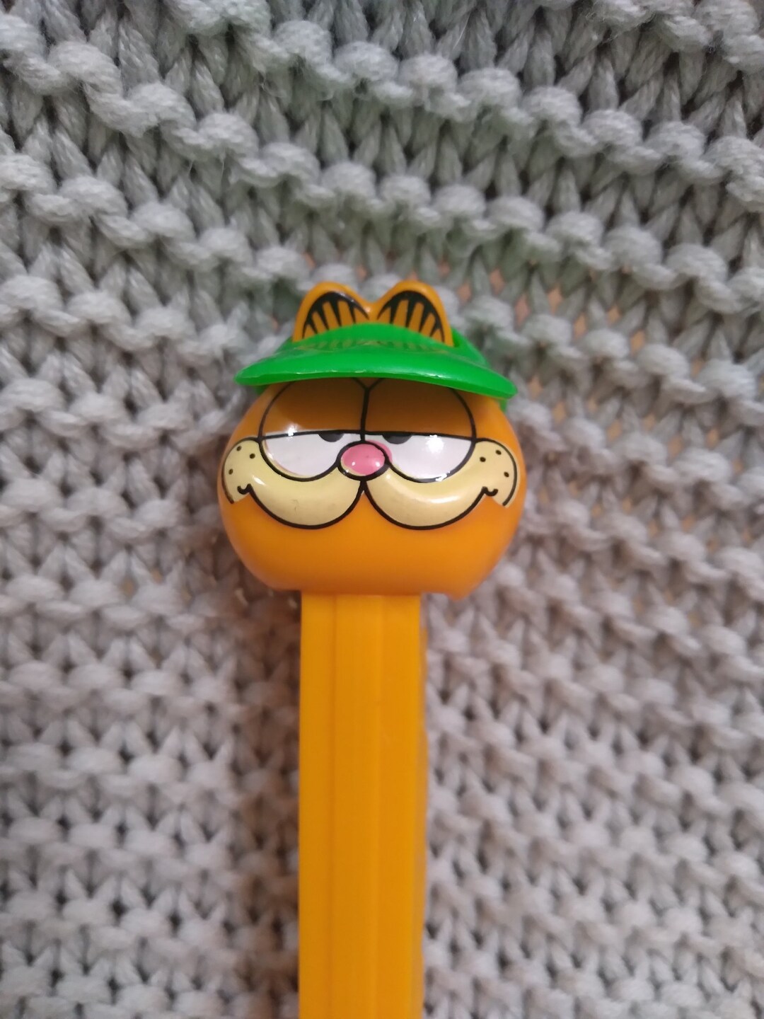 Vintage Smiling Garfield the Cat in a Green Baseball Cap PEZ Dispenser ...
