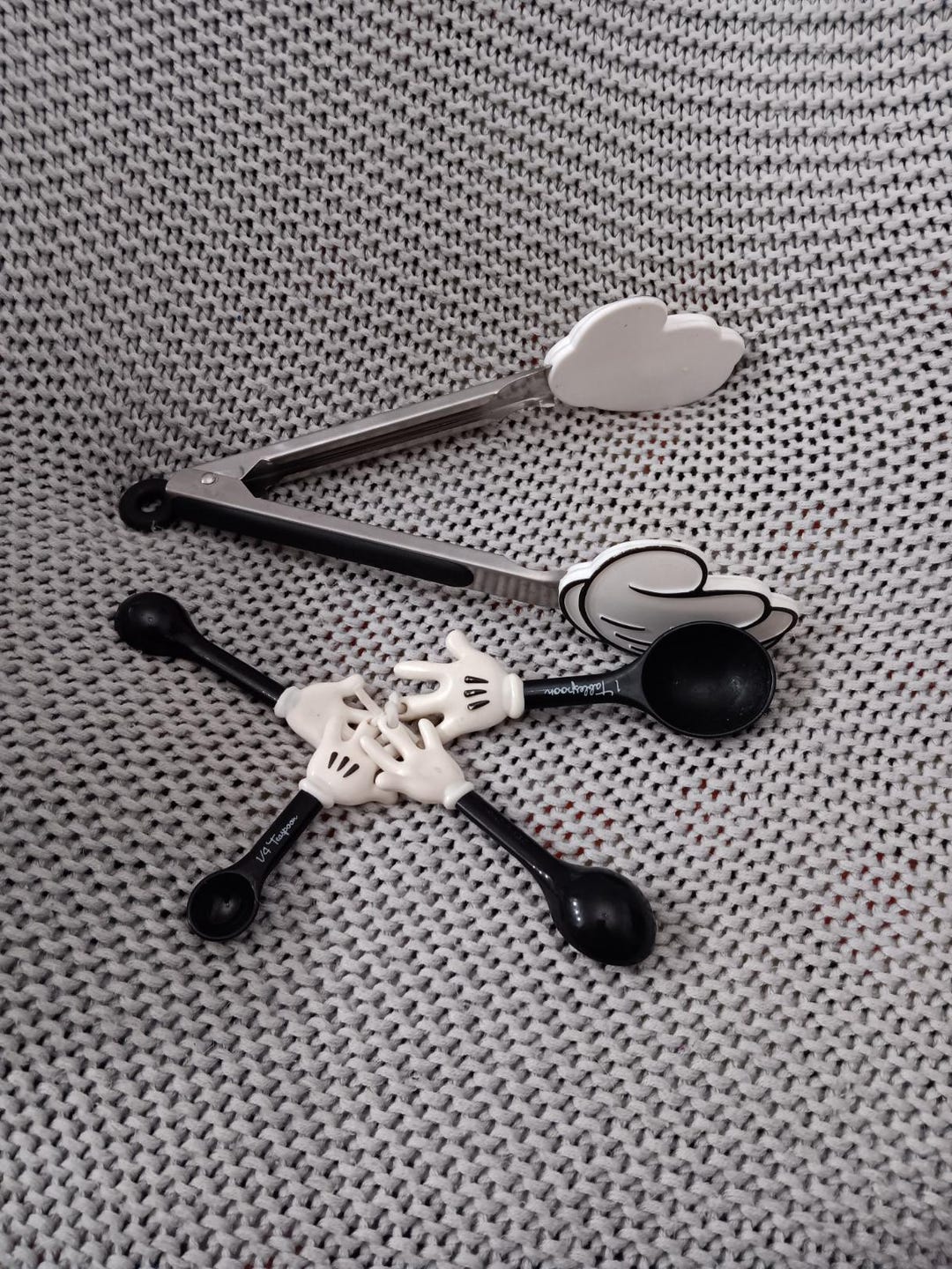 Mickey Mouse Kitchen Utensils Mickey's Glove 9 1/2 Tongs and Measuring ...