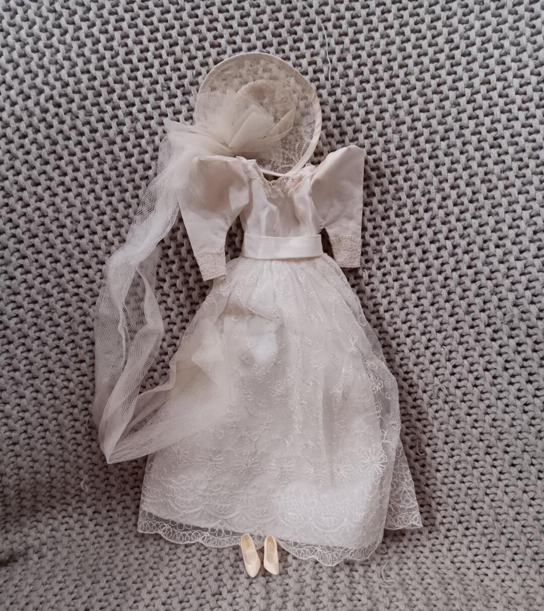 VGC Vintage Barbie Romantic Wedding Fashions #3102 Gown With Veiled Hat ...