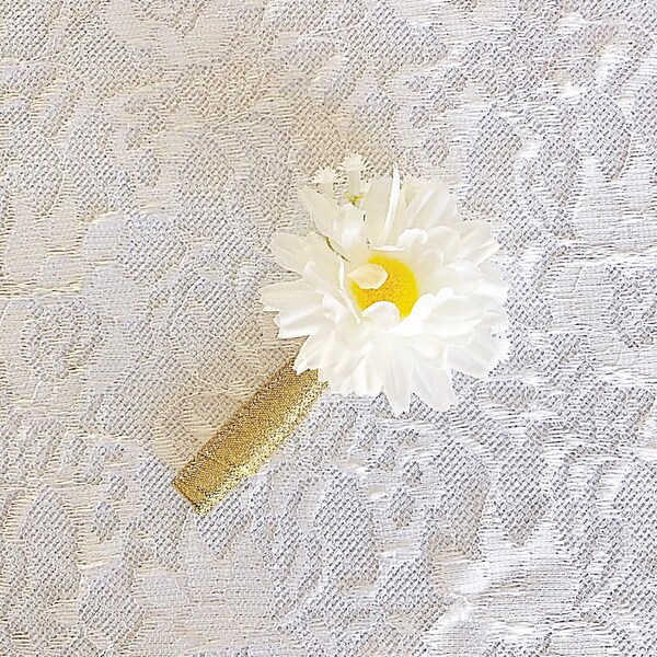 Daisy Boutonniere - Etsy