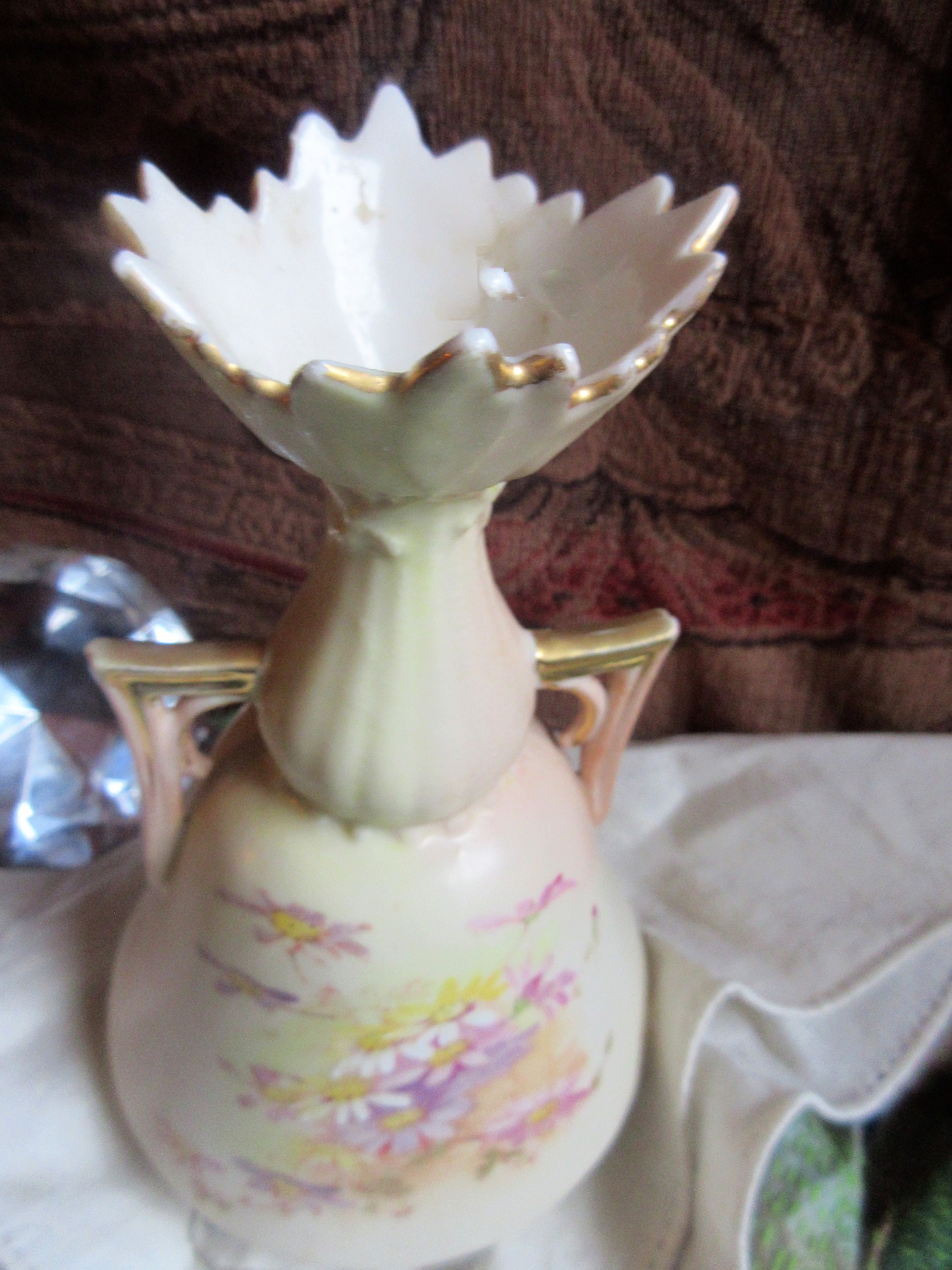 Art & Collectibles Delicate Shape & Design with Gold Trim Rare Find ...