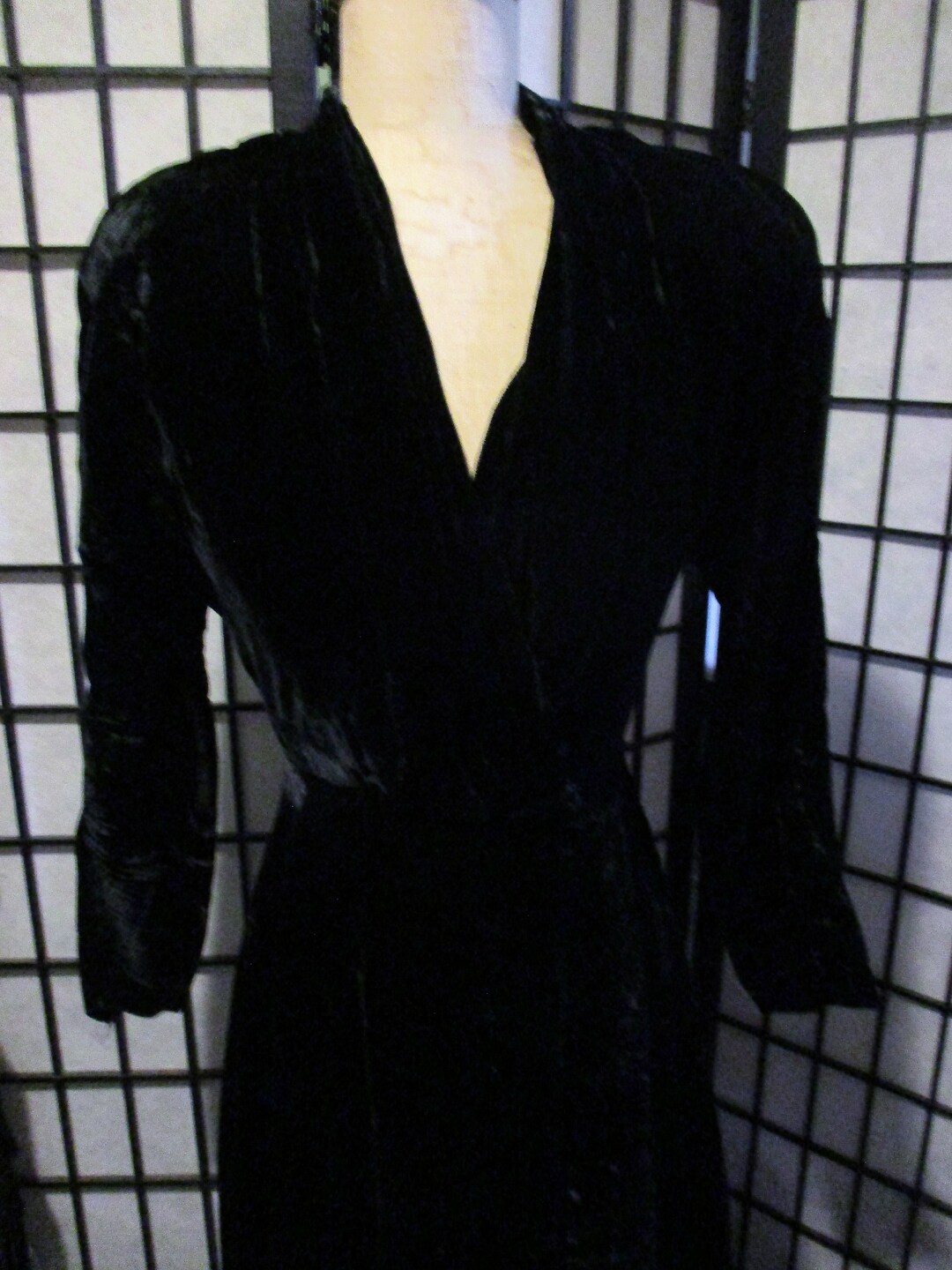 1940's Black Velvet Robe/dress, Rayon Velveteen, Front Opening, Vee ...