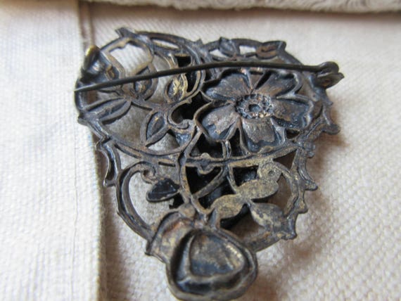 Interesting brooches store