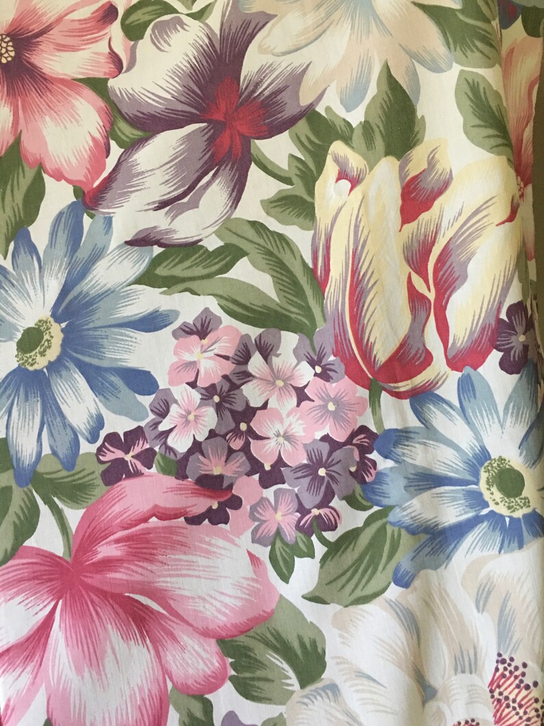 Vintage Spring Summer Large Scale Floral Cotton Fabric Cottage Pillows ...