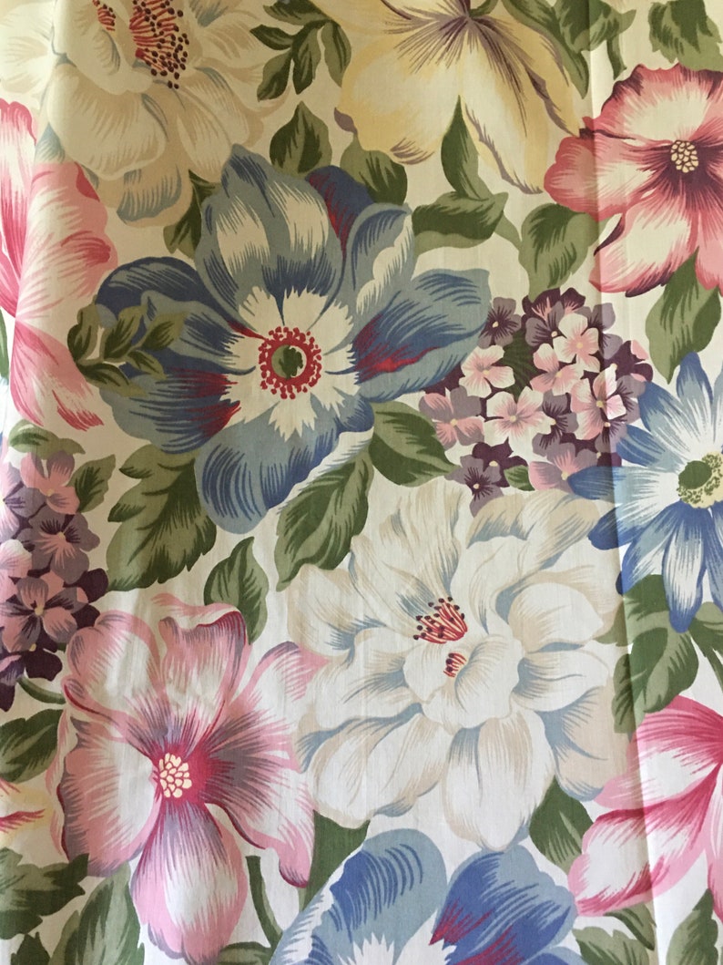 Vintage Spring Summer Large Scale Floral Cotton Fabric Cottage Pillows ...