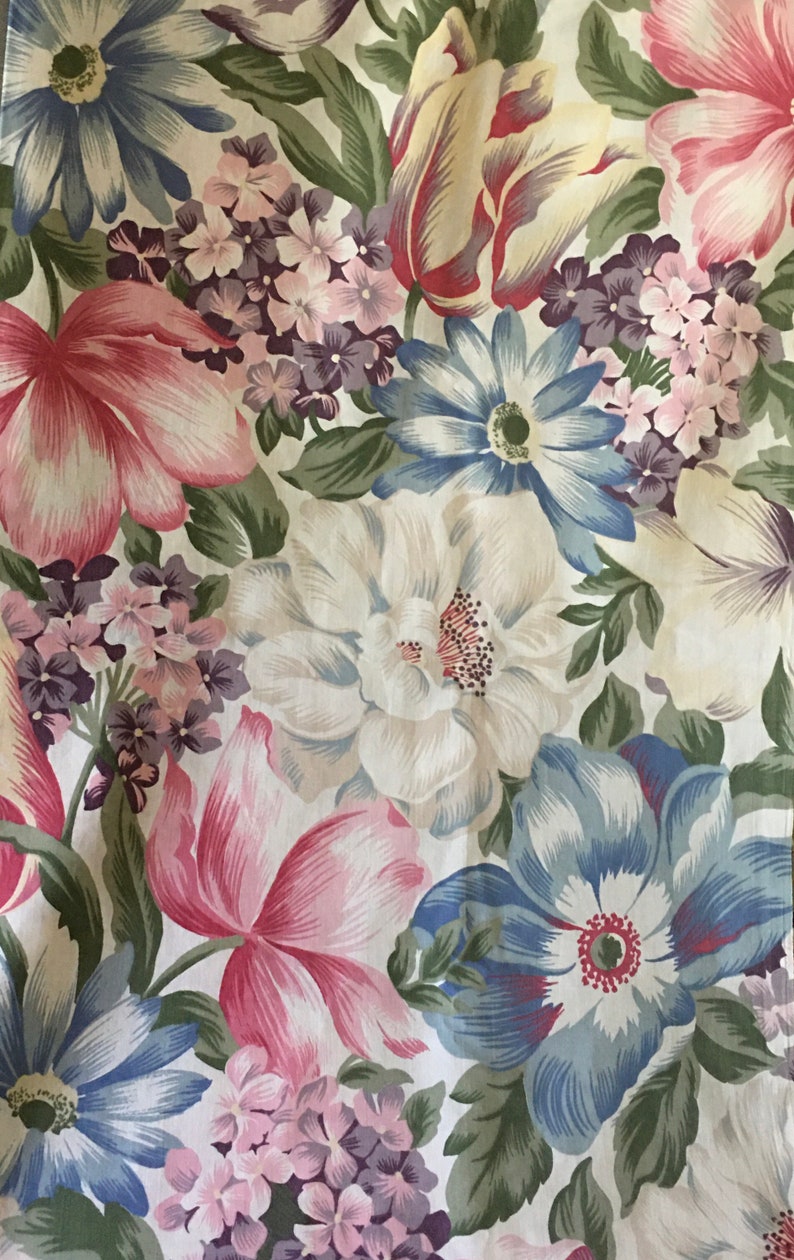 Vintage Spring Summer Large Scale Floral Cotton Fabric Cottage Pillows ...