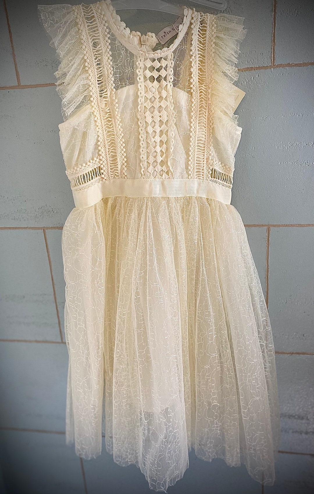 Beautiful Cream Color Lace Dress. Children Size 4. New Condition W ...