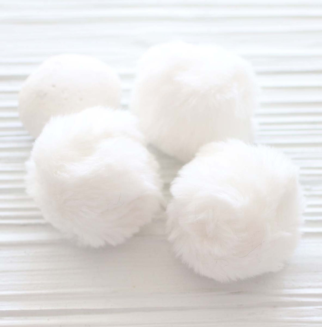 2pc White Pom Pom, 2" Garland Pom Pom, Puff Soft Fur Pom Poms for ...