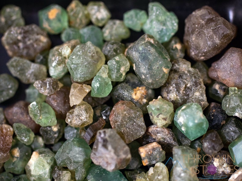 Raw GARNET Crystal Chips - Green Demantoid Alluvial - Small Crystals ...