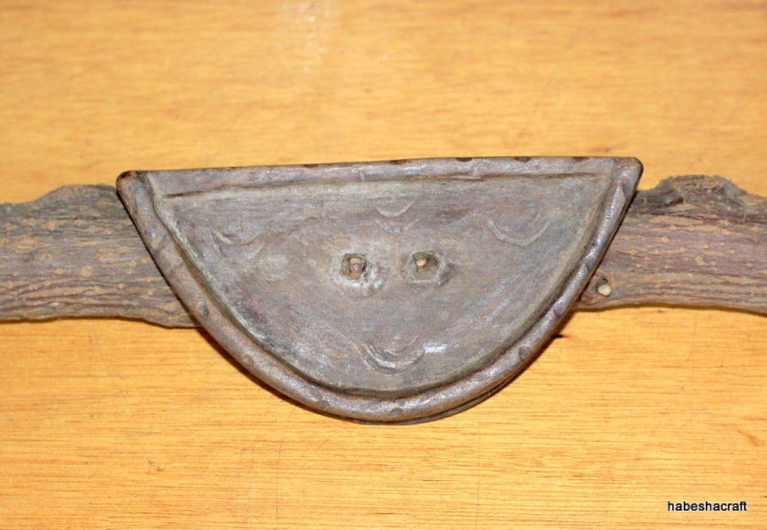 Ethiopian Mursi Tribe Wooden lip plate. lip plug, lip disc, Lip rings ...