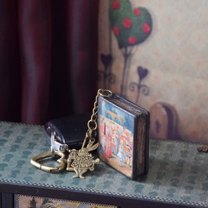 Alice in Wonderland Keychain Queen of Hearts Mad Hatter Keyring Charm ...