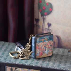 Alice in Wonderland Keychain Queen of Hearts Mad Hatter Keyring Charm ...