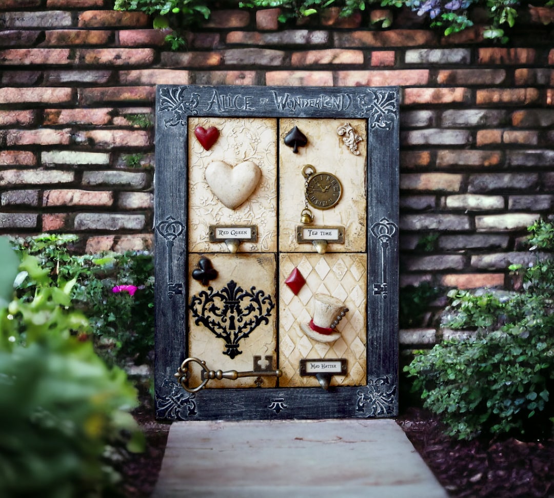Alice in Wonderland Wood Wall Panel Queen of Hearts Wall Display Cute ...