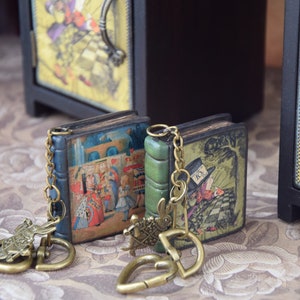 Alice in Wonderland Personalized Keychain Mad Hatter Key Chain Queen of ...