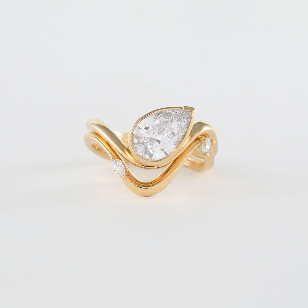 Pear Cut Diamond East West Ring Set, 18k Gold Semi Bezel Wave Design ...