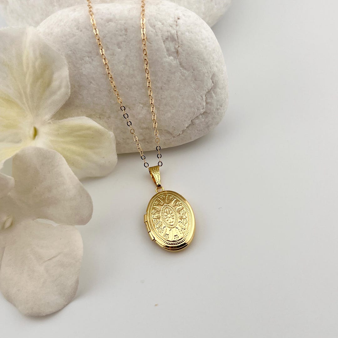 Gold Locket Necklace, 14k Gold Filled Vintage Oval Locket Necklace ...