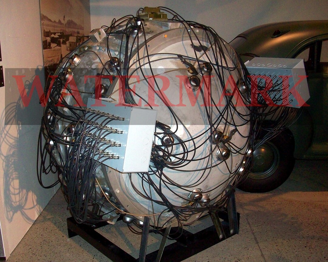 GADGET, A Replica of the World's First Atomic Nuclear Device. 8x10 ...