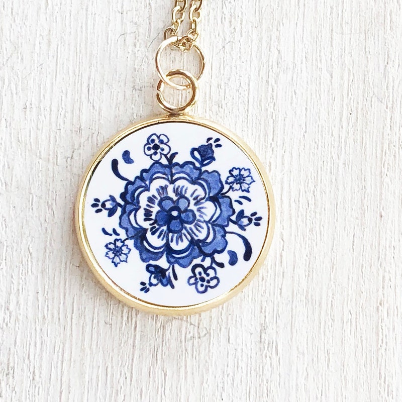 White Dutch Pendant - Etsy