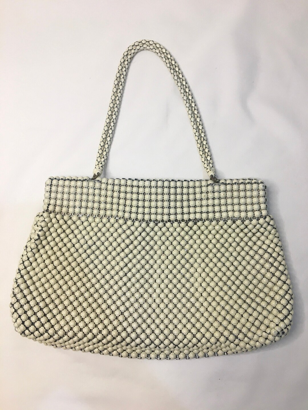 Bolso de mano Whiting and Davis Alumesh blanco de los años 40 ...