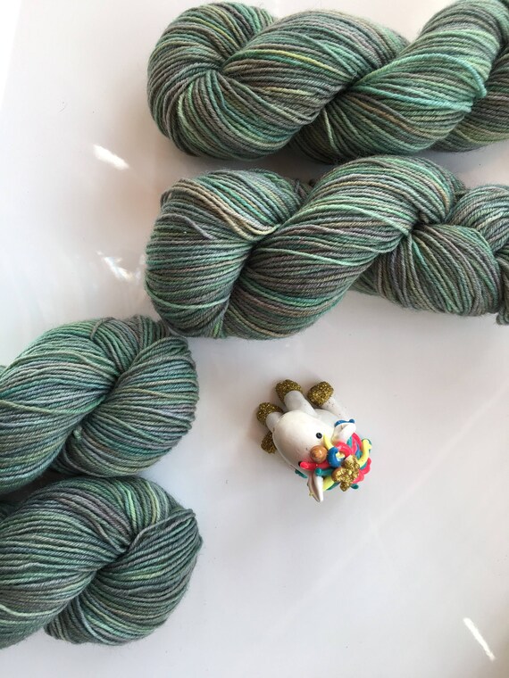 Pelote laine verte teinte à la main 220 mètres pure laine | Etsy