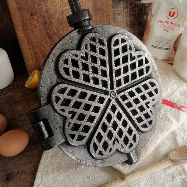 Cast Iron Hearts Pan - Etsy