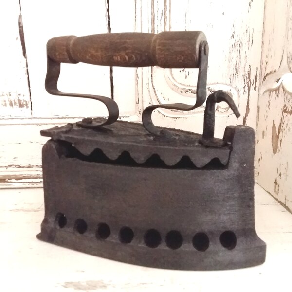 Antique Cast Iron Flat Iron - Etsy