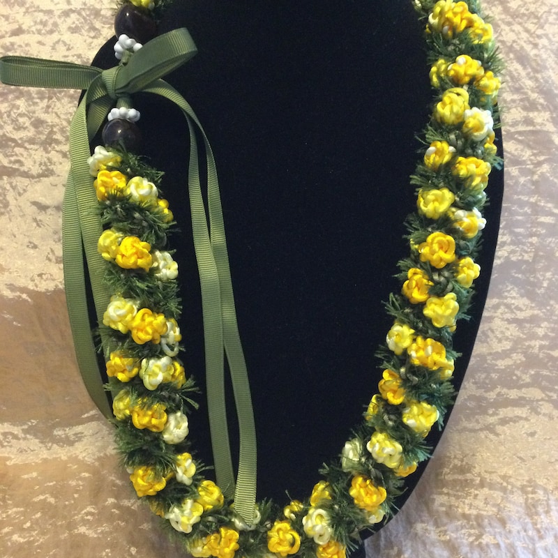 Lei Necklace - Etsy