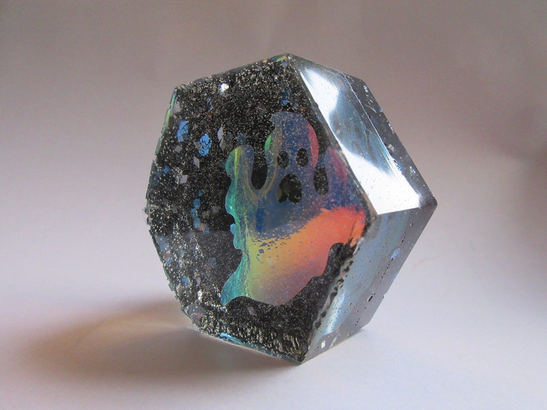 Hexagon ghost resin decor - Etsy.de
