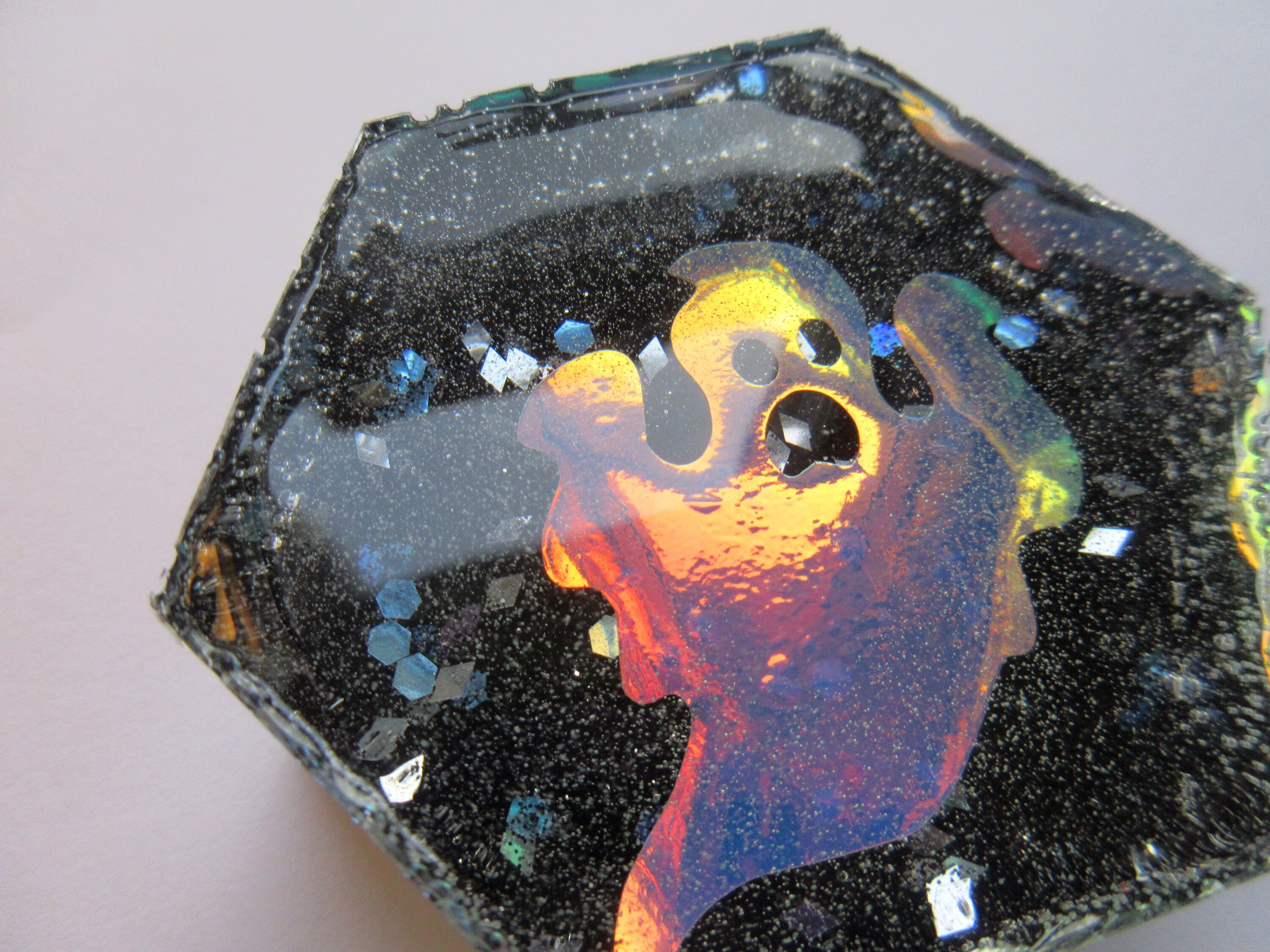 Hexagon ghost resin decor - Etsy.de