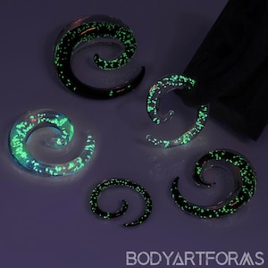 Glass Glow in the Dark Spirals 8g, 6g, 4g, 2g, 1g, 0g, 00g, 7/16" , 1/2" (sold as Pairs) : - Etsy