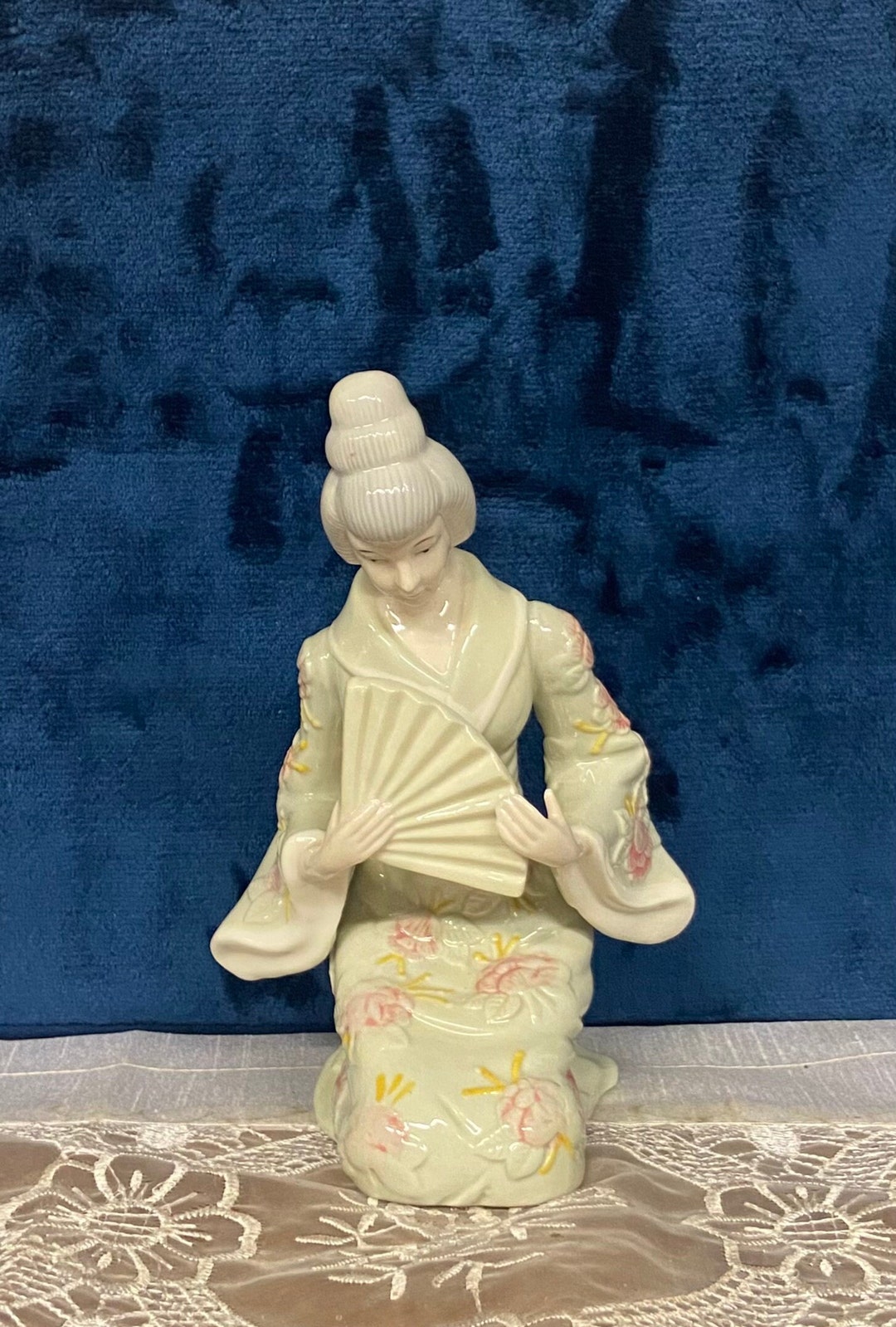 KPM Porcelain Kneeling Geisha Girl Figurine - Etsy