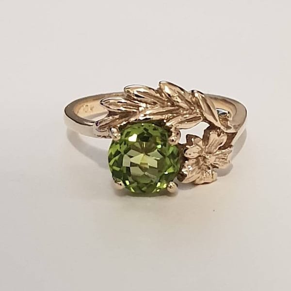 Antique Peridot Gold Ring - Etsy