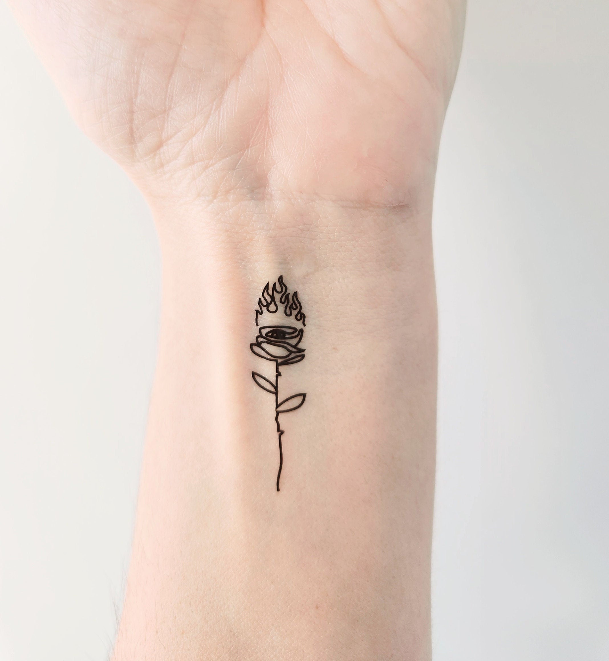 Tatuaje De Rosa De Fuego Y Hielo