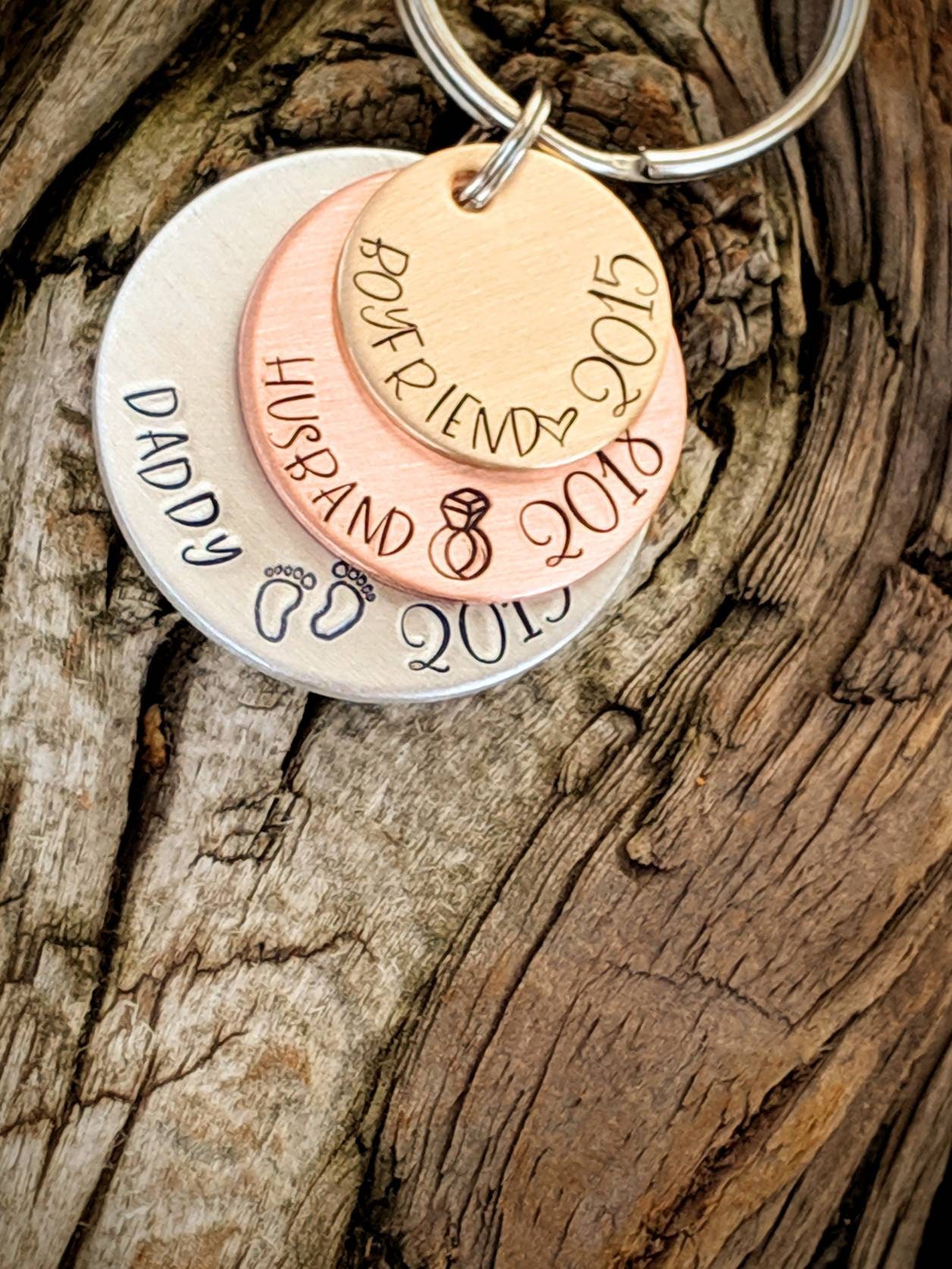 Personalized hand stamped dad keychain. Gift for new daddy. | Etsy