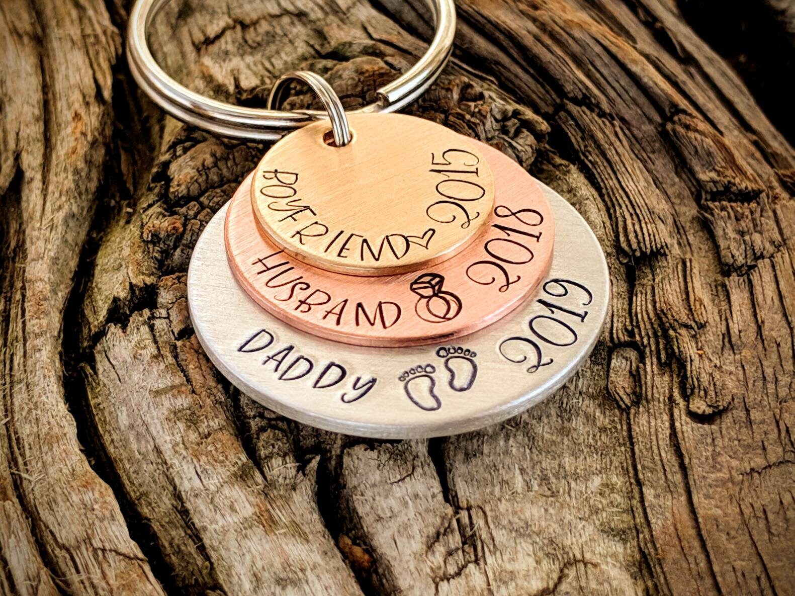 Personalized hand stamped dad keychain. Gift for new daddy. | Etsy