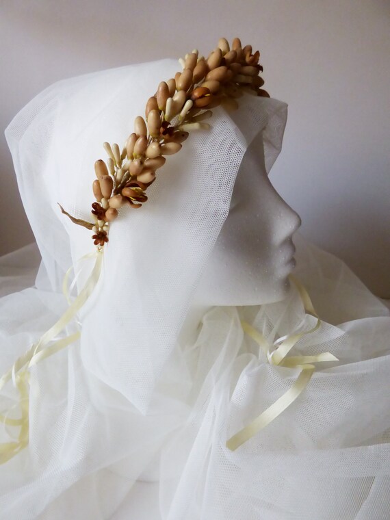 Antique wax crown. French, 1880-1900. Something old. … - Gem