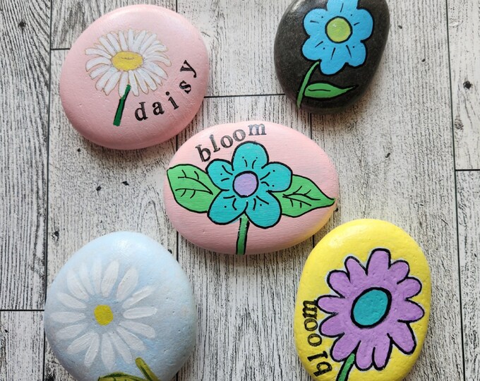 Daisy Garden Stone, Handpainted Rock, Desert Landscaping, Fairy Garden ...