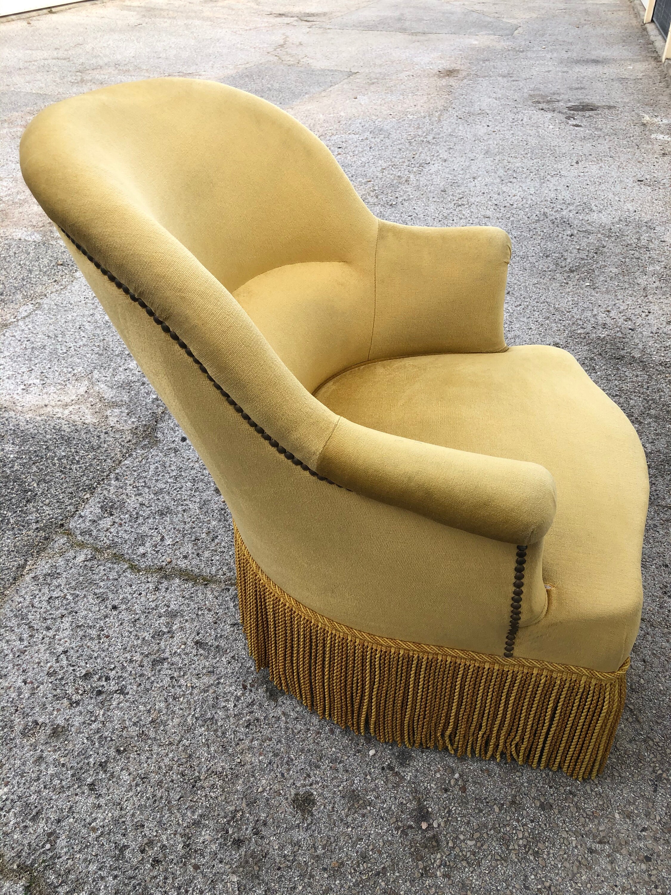 Vintage toad chair in yellow velvet