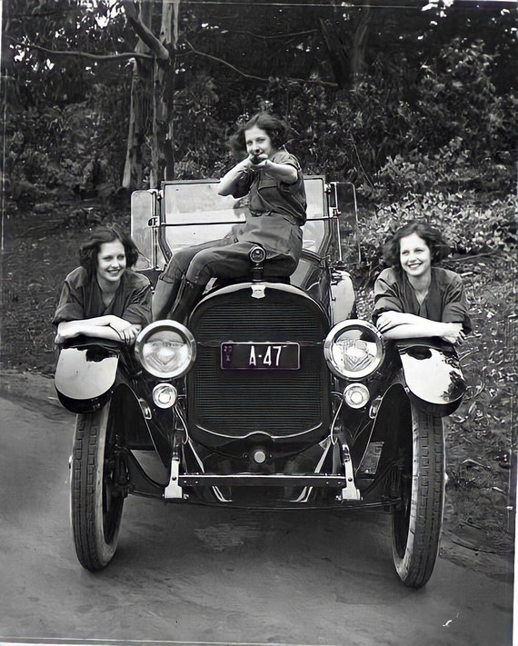 Flapper Girls Vintage Gun Art Photo 1920s - Etsy