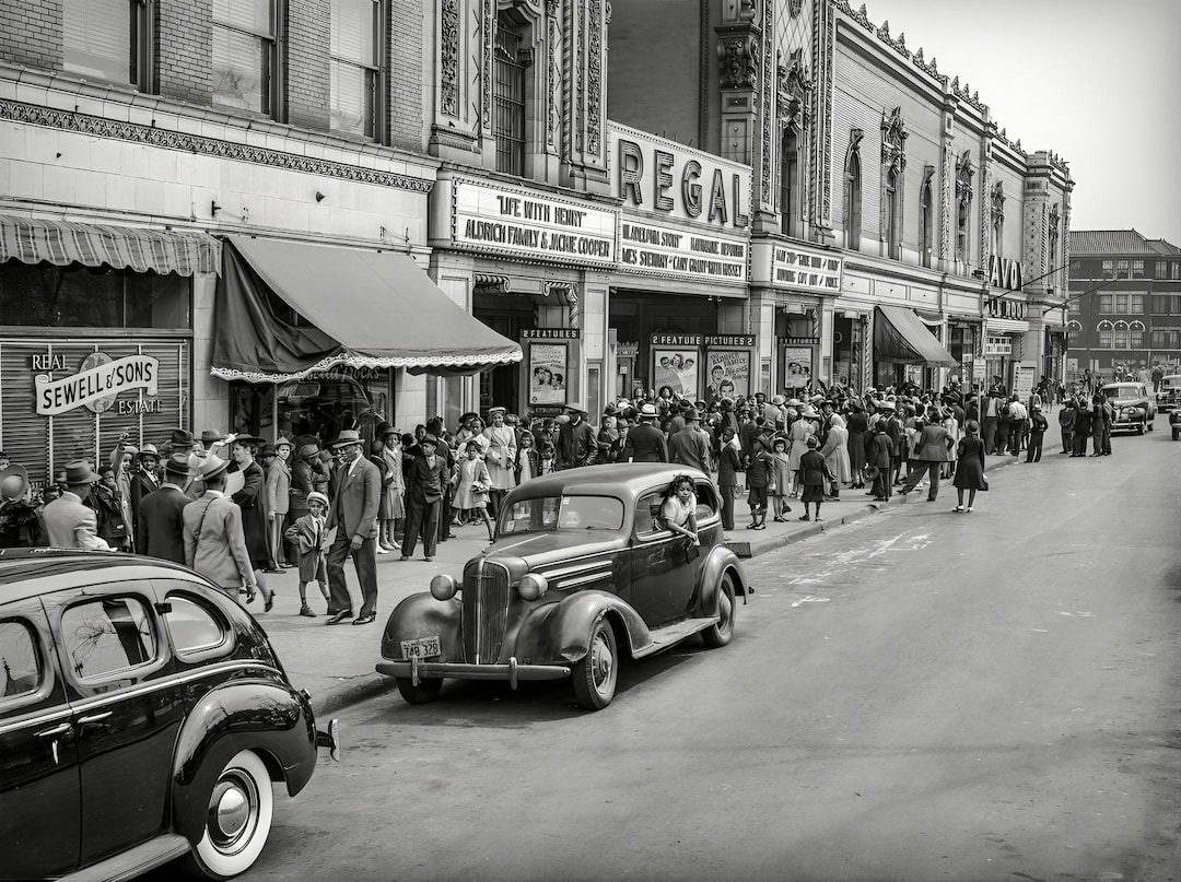 1930s Chicago Regal Theater Photo: South Side African American History ...