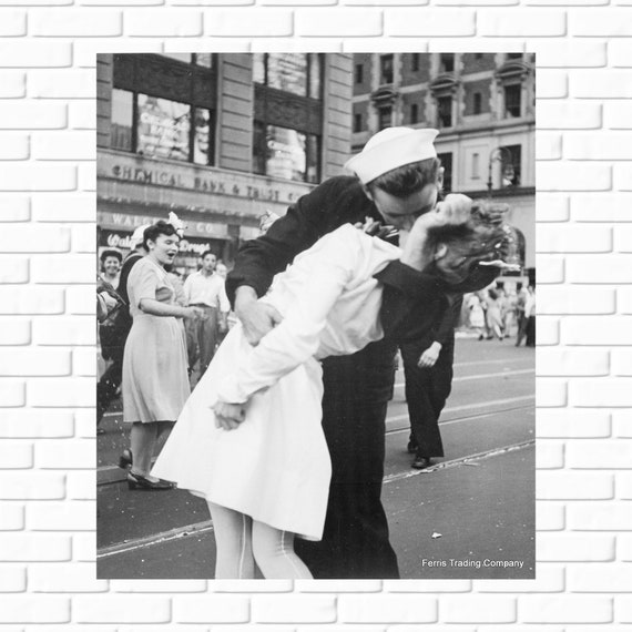 Soldier Kissing Girl In Time Square