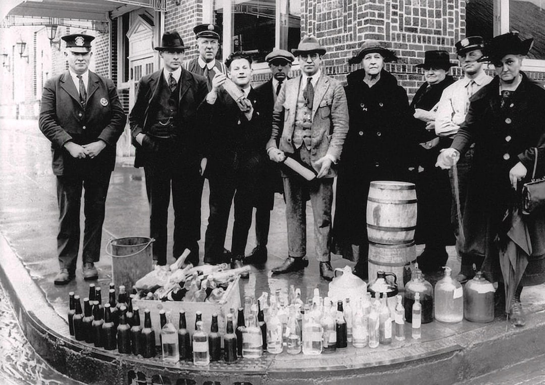 Police Seizing Liquor Bar Decor Prohibition Speakeasy Wall Art 1920s ...