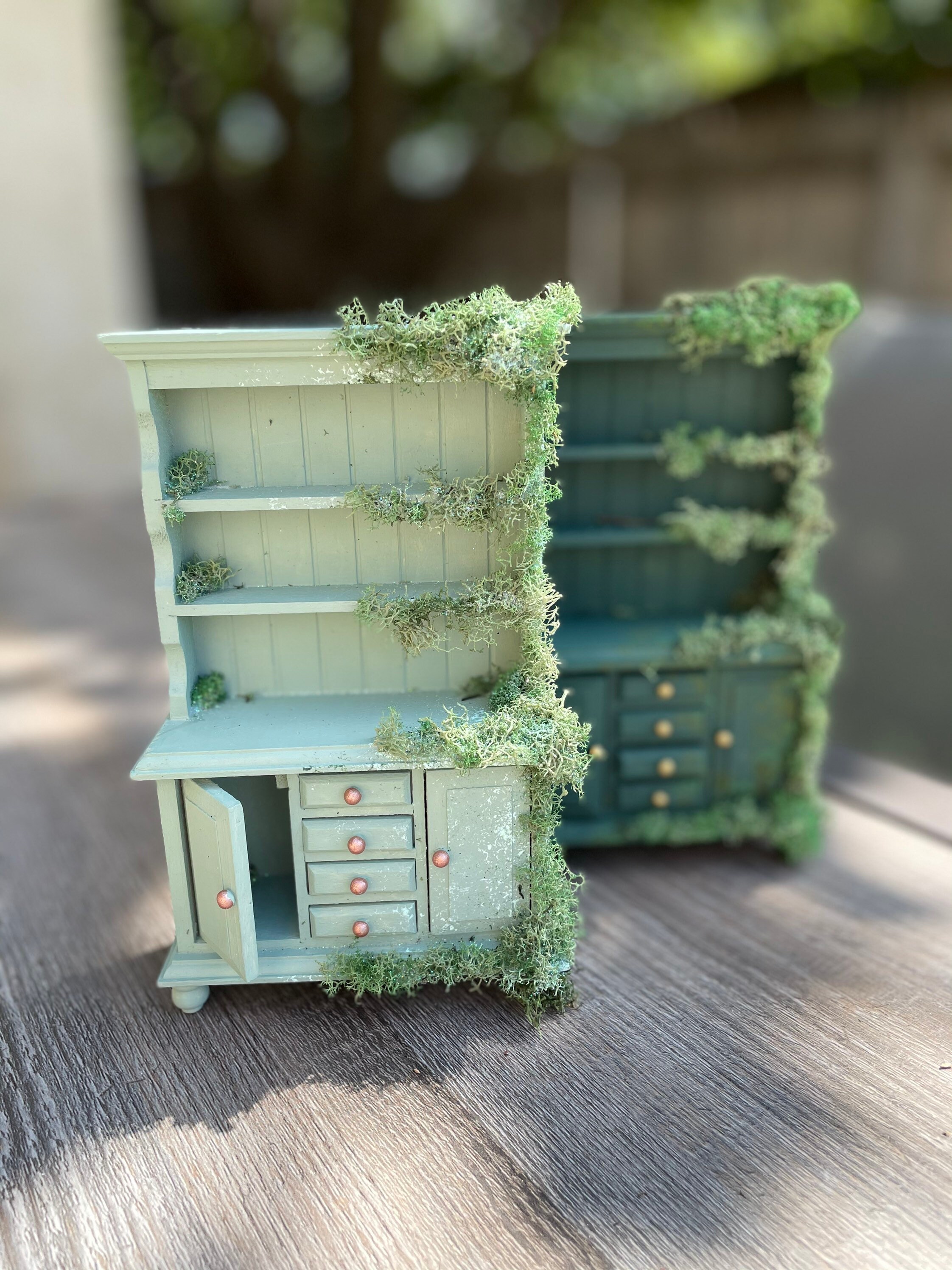 Mossy Miniature witch cabinet fairy shelf witch miniature - Etsy.de