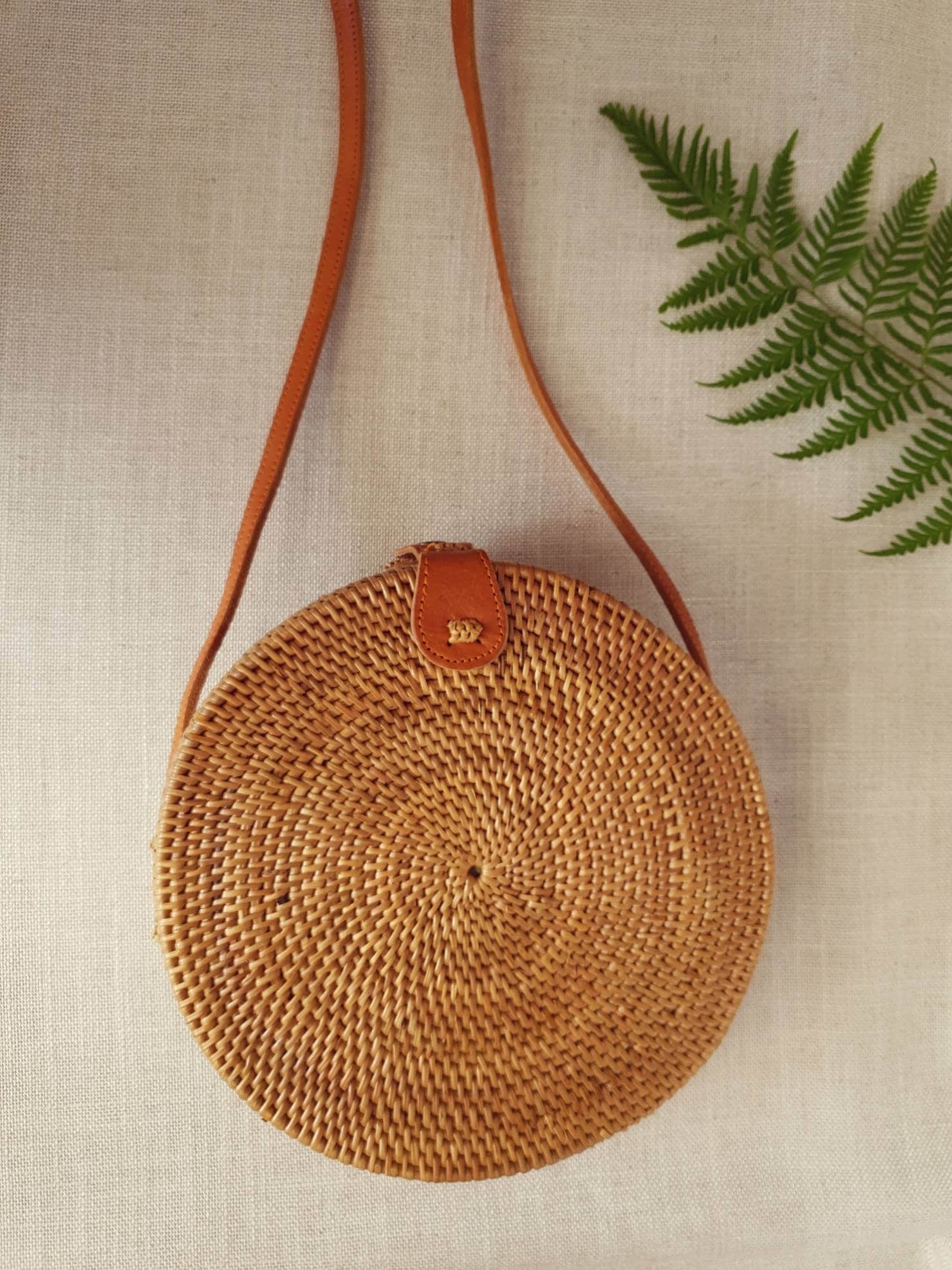 Rattan Woven Brown Circle Bag, Round Natural Straw Bali Handbag. Ata ...