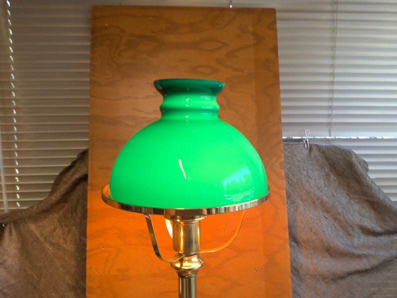 Vintage 10" Emerald Green Student Lamp Parlor Lamp Globe Oil Kerosene ...