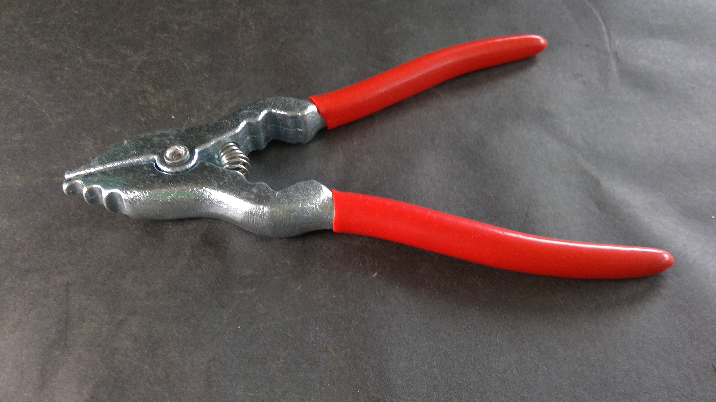 Fixture chain pliers store