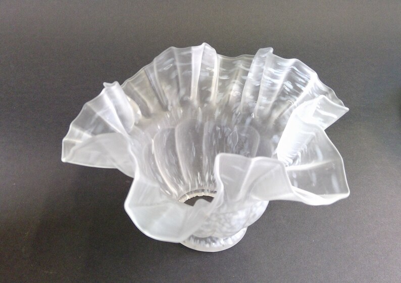 Lamp Shade Snowflake Finish Ruffled Edge With Ribbed Body Fan, Fixture ...