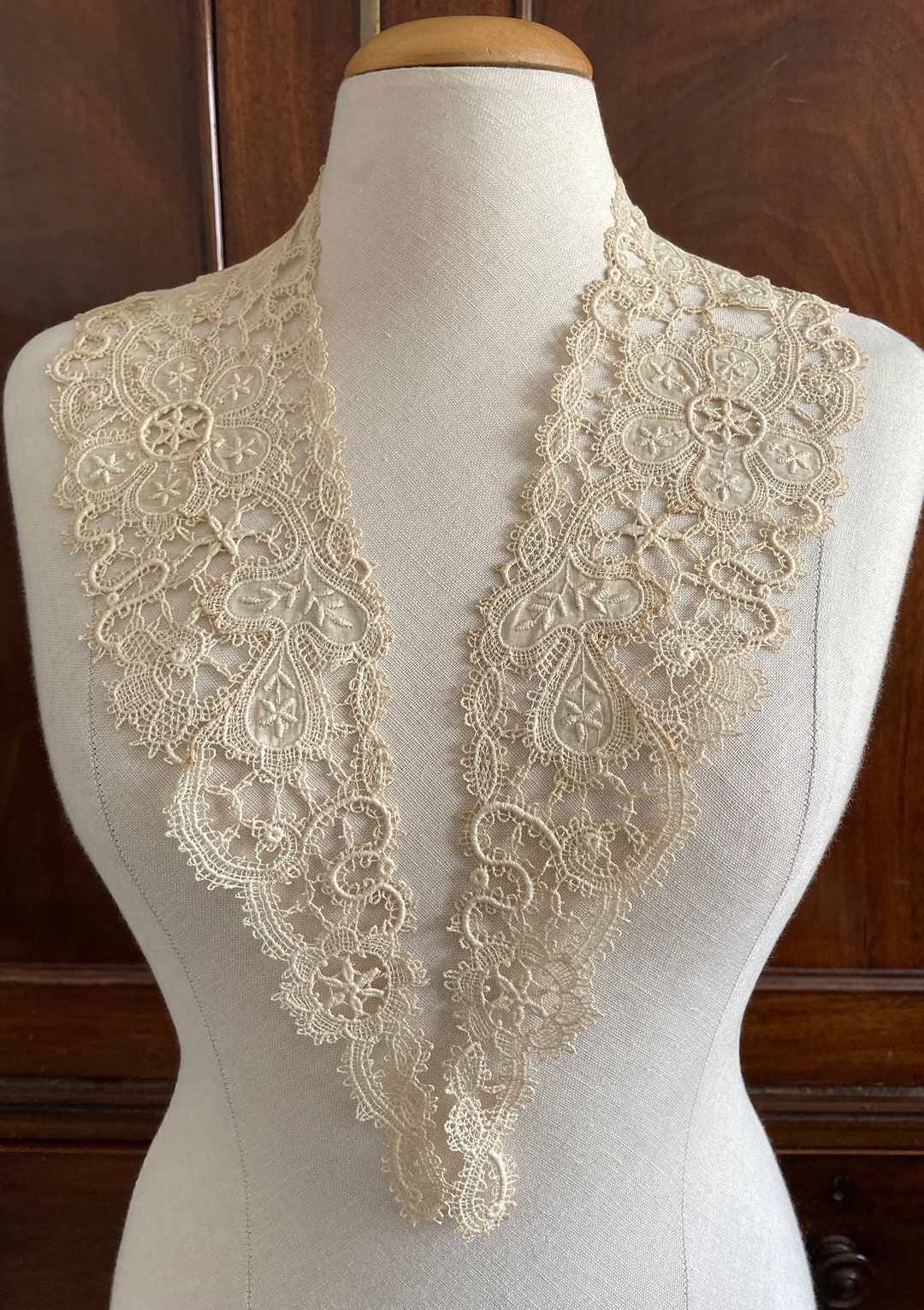 A Vintage Lace Collar in Light Cream. - Etsy